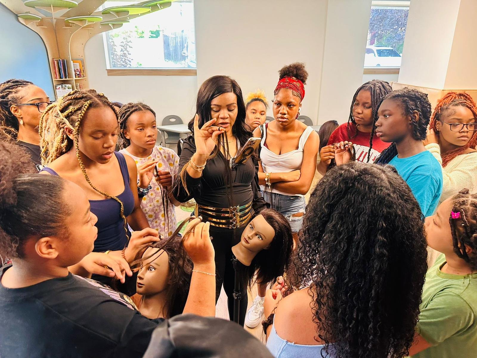 Girls Braids Club | FREE braiding classes for preteens and teenage girls.